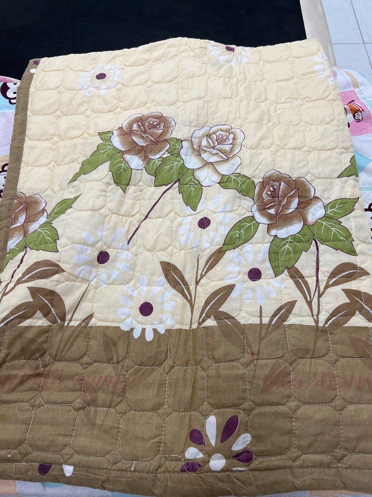 Single size blanket, Furniture & Home Living, Bedding & Towels on Carousell