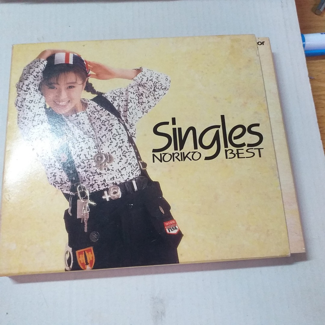 酒井法子singles 精選CD紙盒首版+寫真詞本收想要變成男孩 夢冒險 NORIP音頭等絕版日版, 書籍、休閒與玩具, 樂器、音樂相關, CD、DVD在旋轉拍賣