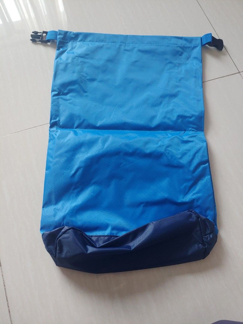 Standard Chartered Marathon 2023 bag, Men's Fashion, Bags, Sling Bags ...