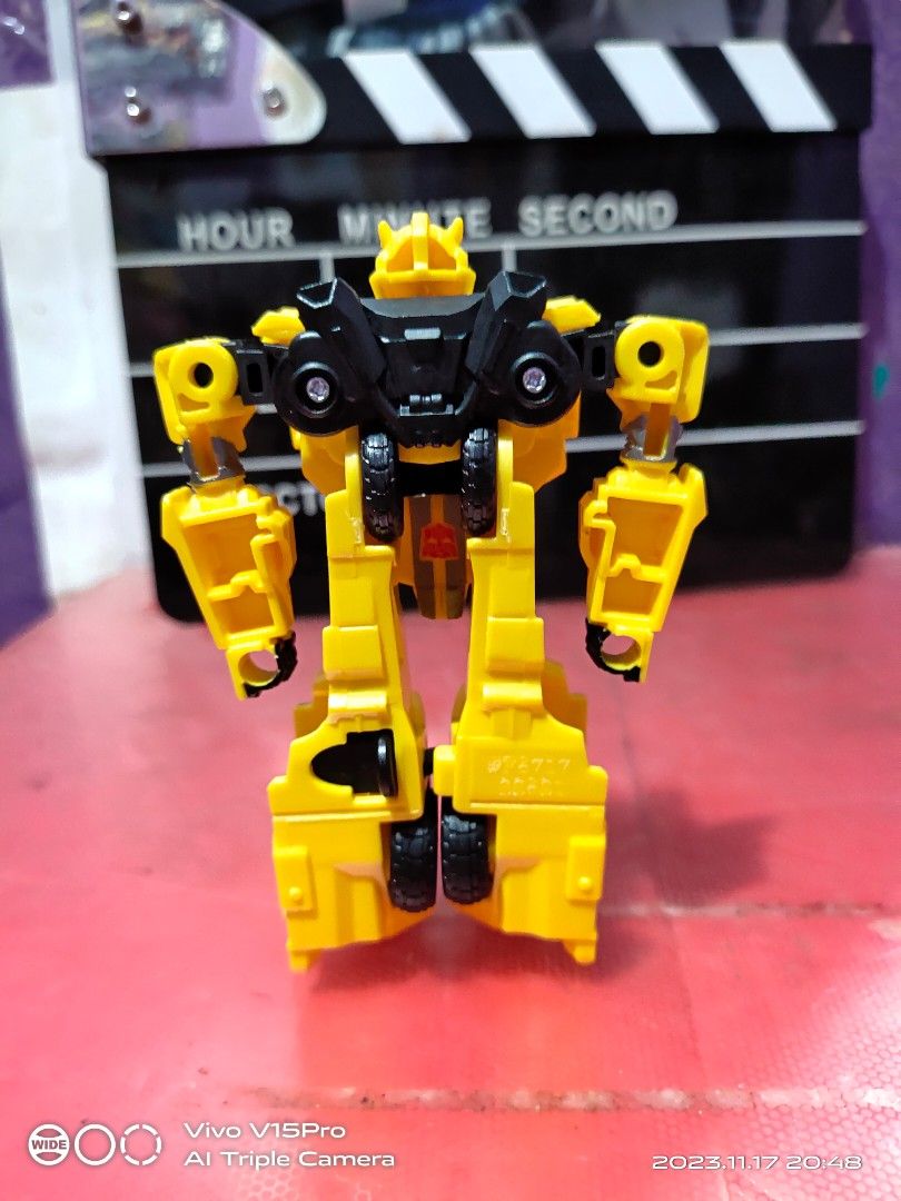 Transformers EarthSpark 1-Step Flip Changer Bumblebee, Toys & Collectibles, Mainan di Carousell
