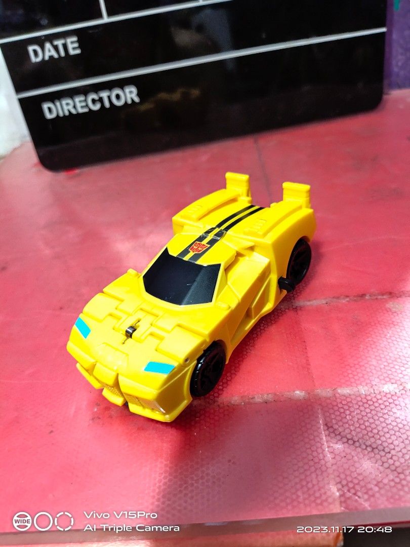 Transformers EarthSpark 1-Step Flip Changer Bumblebee, Toys & Collectibles, Mainan di Carousell