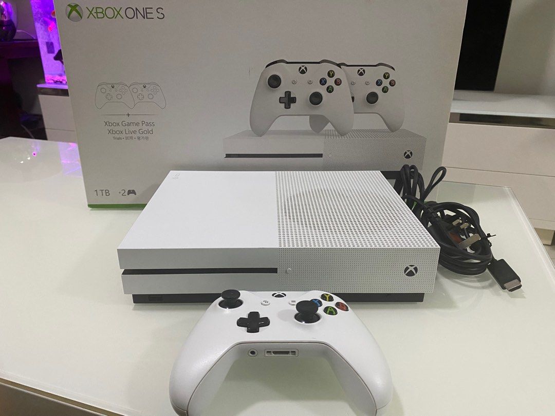Xbox gaming console , Video Gaming, Video Game Consoles, Xbox on Carousell