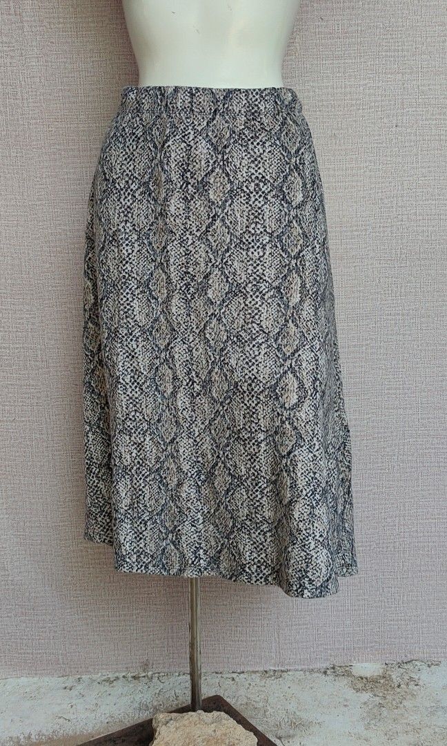 Zara Python Print Midi Skirt, Women's Fashion, Bottoms, Skirts on Carousell
