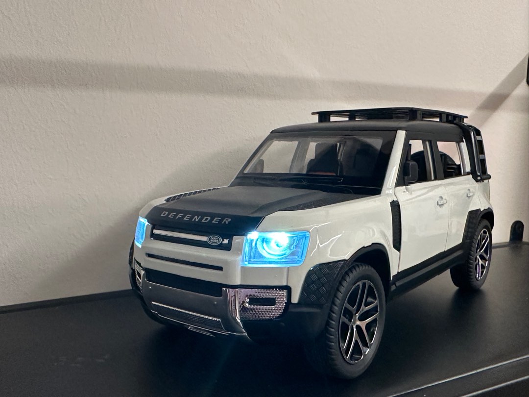 1:24 Land Rover Defender Sport 2.0 Mild Hybrid Diesel MPV Sunroof ...