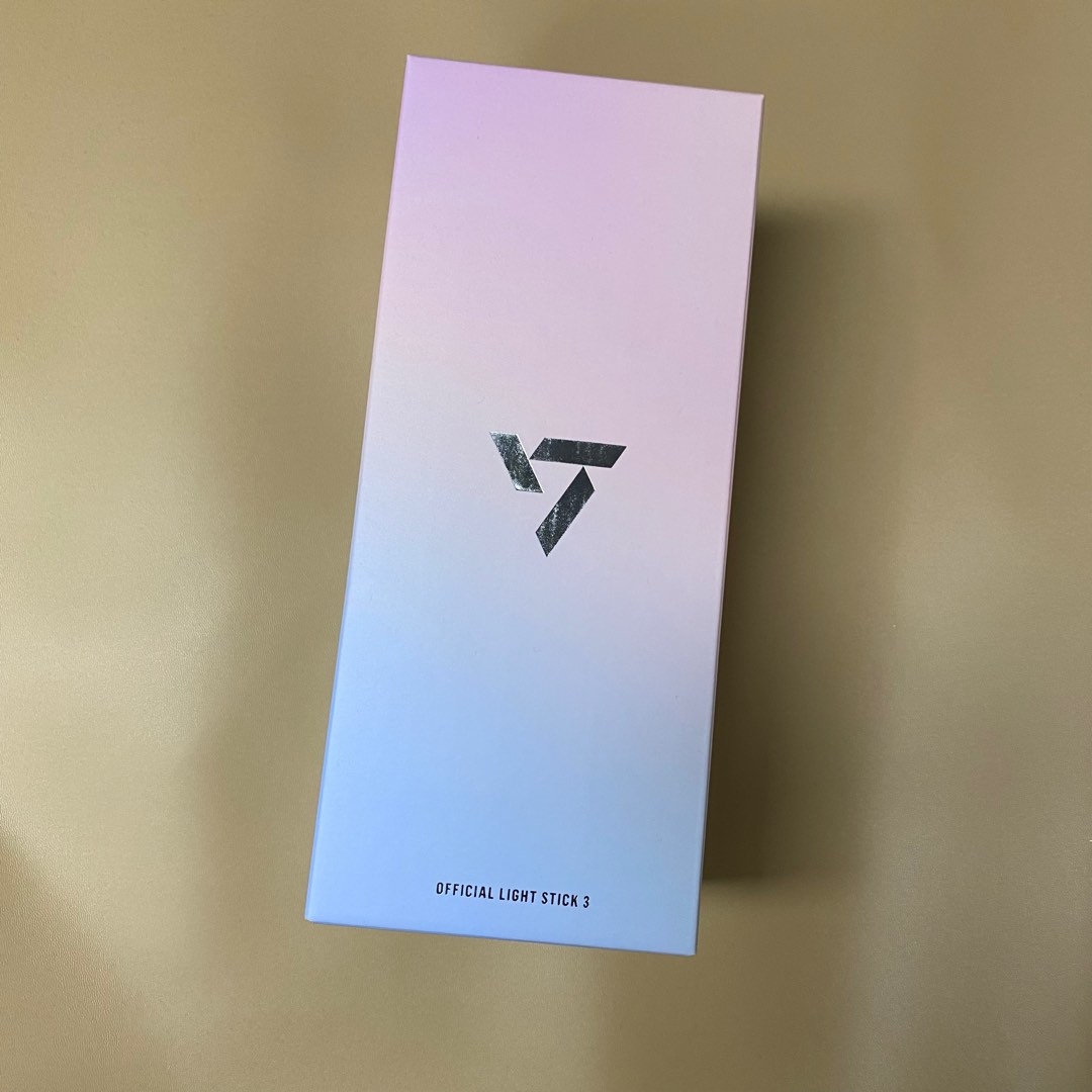 全新 Seventeen 17 Lightstick 手燈 3代, 興趣及遊戲, 收藏品及紀念品, 韓流 - Carousell