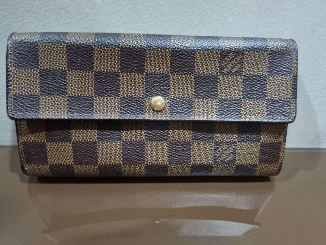 AUTHENTIC LV Damier wallet, Luxury, Bags & Wallets on Carousell