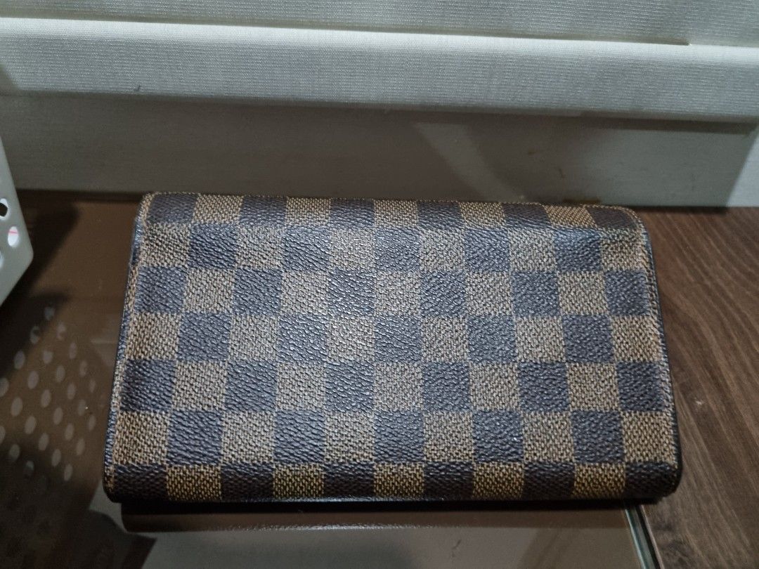 AUTHENTIC LV Damier wallet, Luxury, Bags & Wallets on Carousell