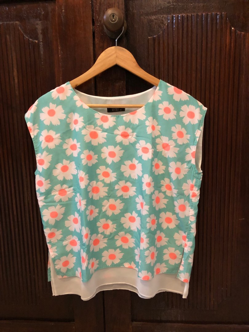VEEKO FLORAL BLOUSE, Women's Fashion, Tops, Blouses on Carousell