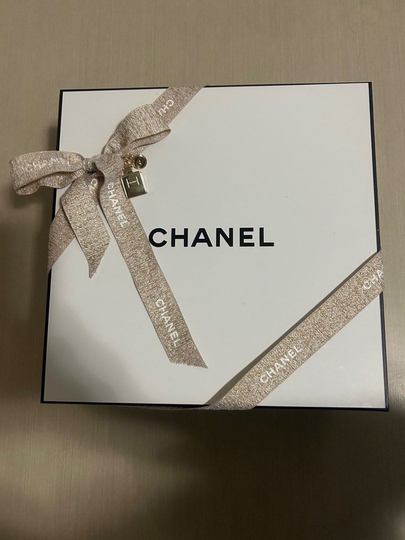 Chanel 2023 X’mas Package, 其他, 其他 - Carousell