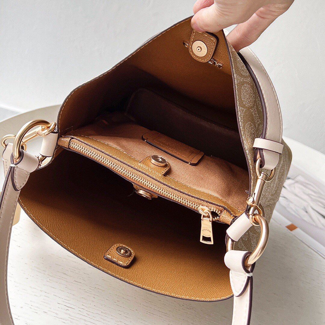 Coach pvc town bucket bag handbag shoulderbag, Women's Fashion, Bags & Wallets, Tote Bags on ...