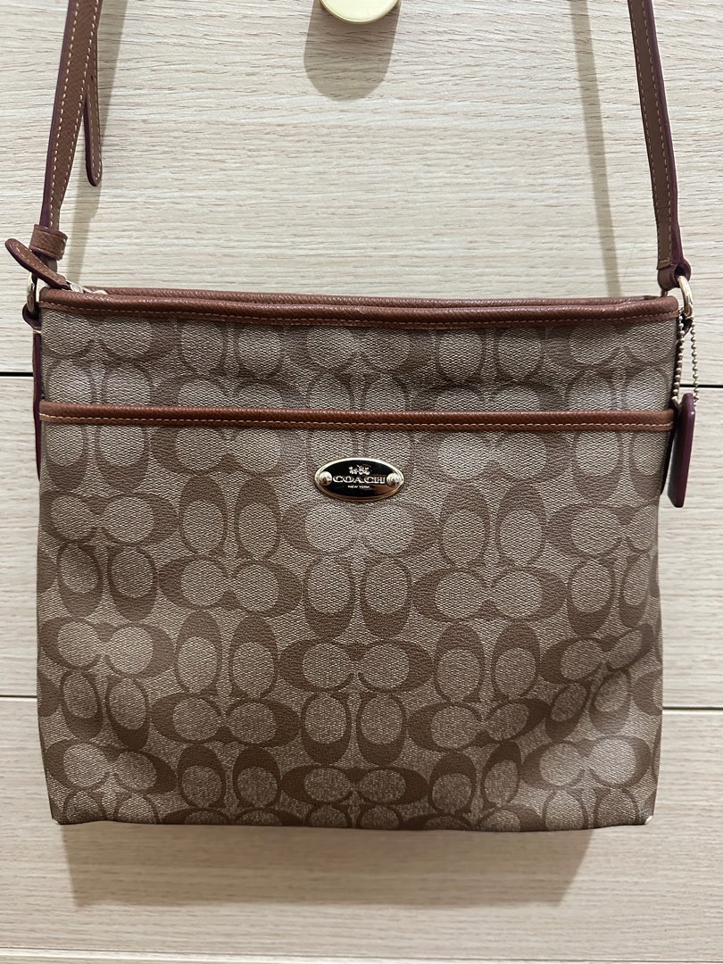 Coach Signature File Messenger Bag F34938, Women's Fashion, Bags ...