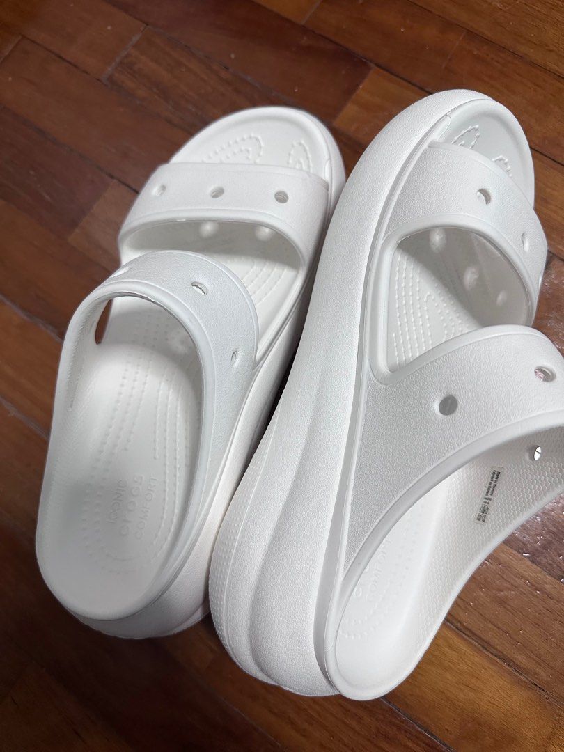 Crocs crush sandals size W8, Women's Fashion, Footwear, Sandals on ...