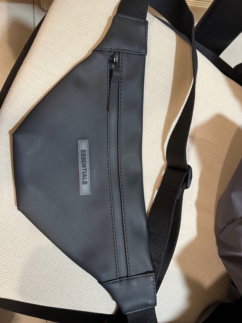 FOG ESSENTIALS 腰包 Waist Bag Fear of GOD, 他的時尚, 包包與錢包, 背包在旋轉拍賣