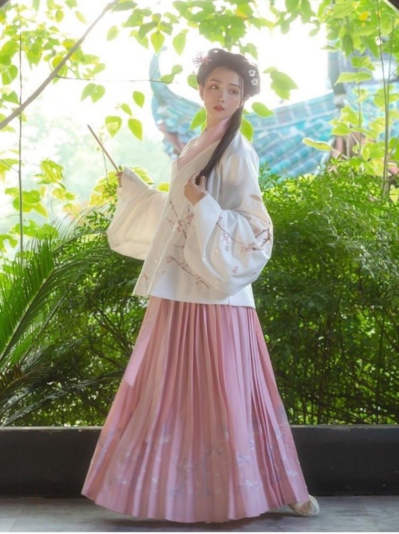 Hanfu outfit set, Women's Fashion, Dresses & Sets, Traditional & Ethnic ...