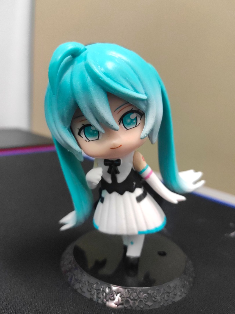 Hatsune Miku small figurine, Hobbies & Toys, Collectibles & Memorabilia ...