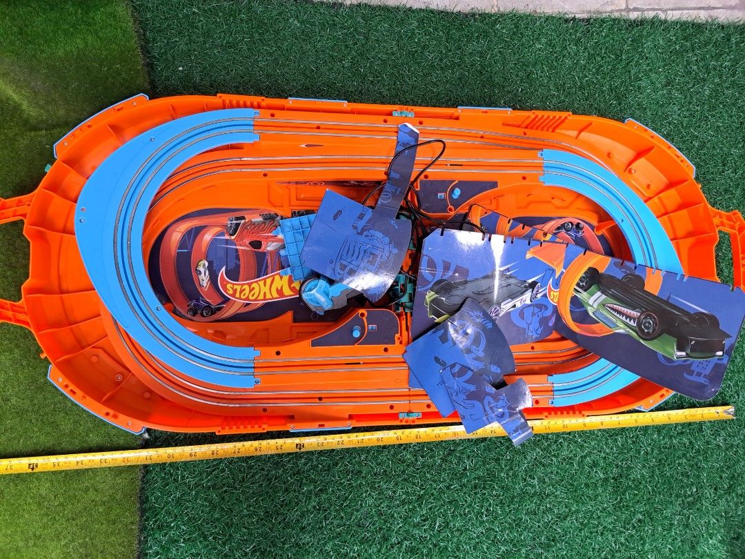 Hot Wheels Carrying Case Slot Car Race Track Set 1:64, Hobbies & Toys ...