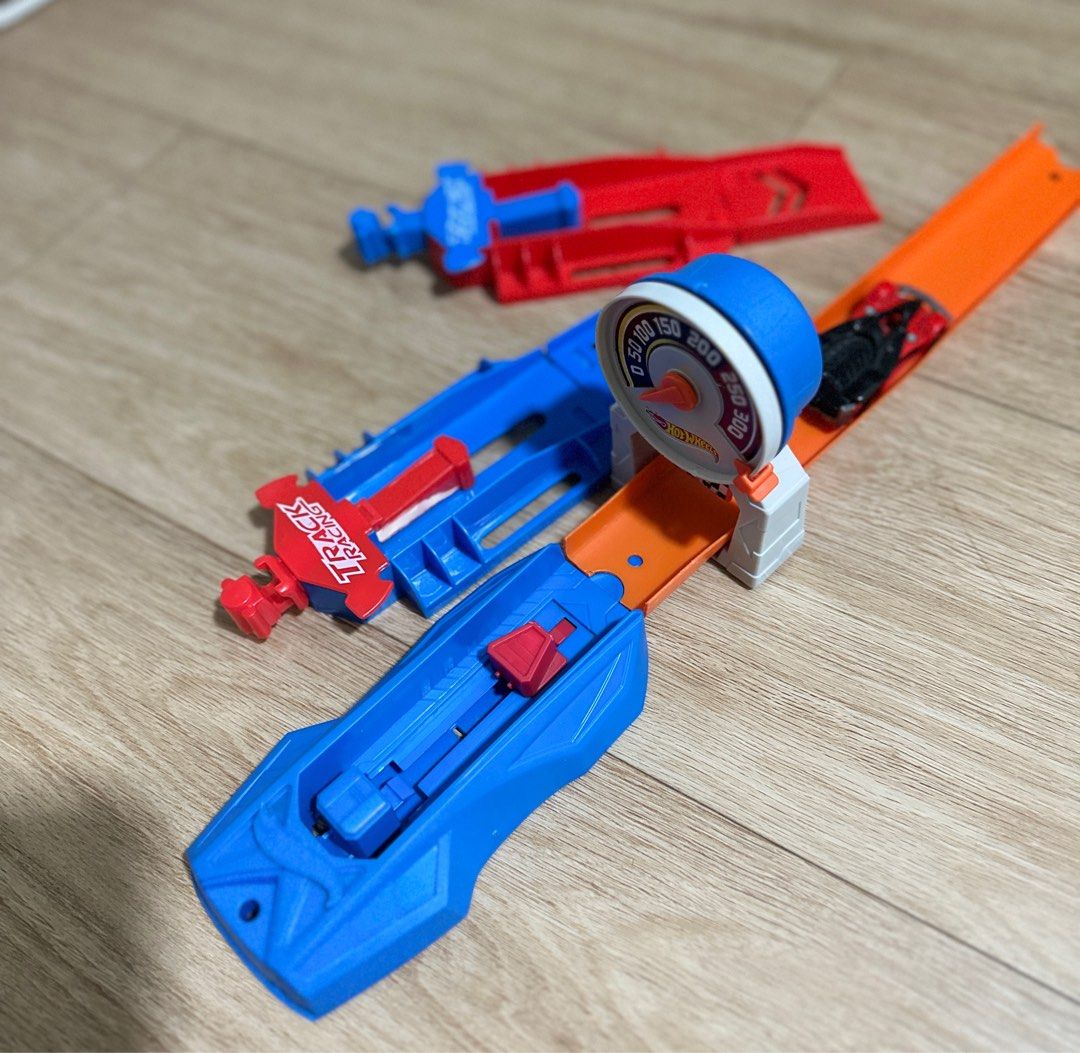 Hot wheels launcher with car, Hobbies & Toys, Toys & Games on Carousell
