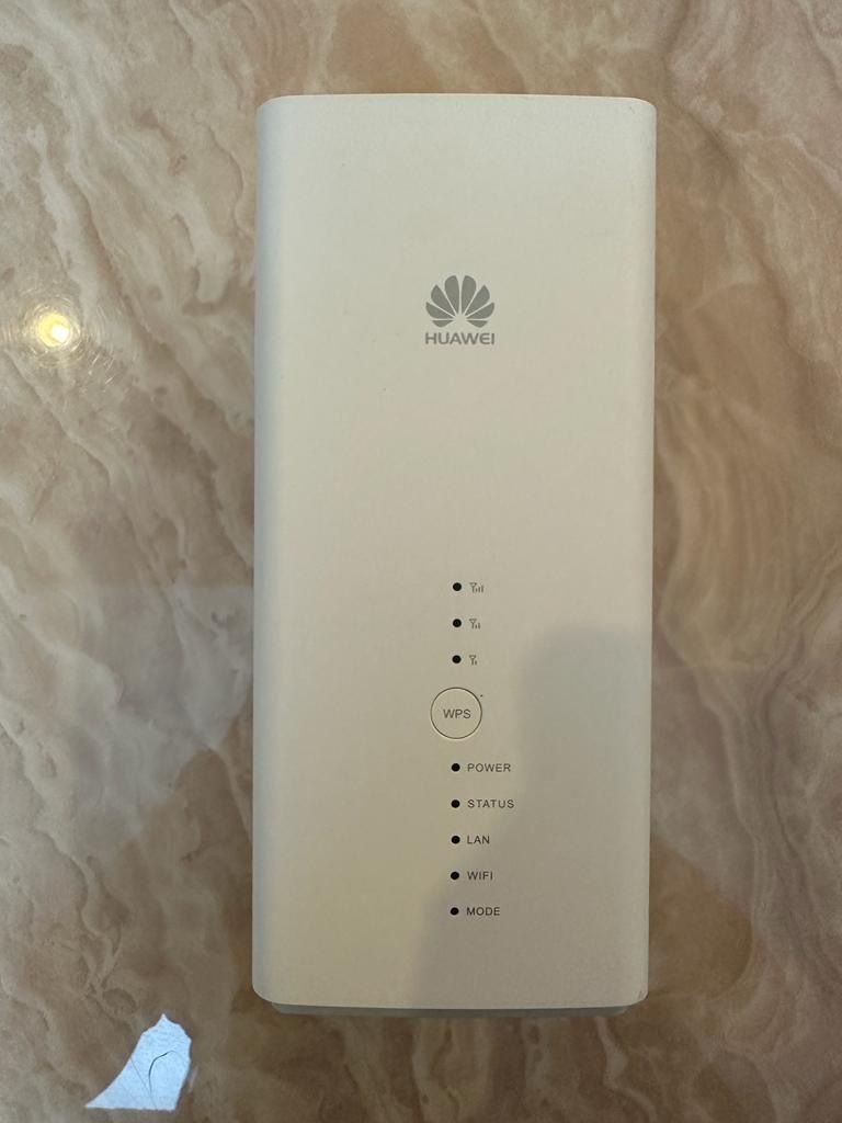 Huawei B618s-22d Home Wifi Router, Computers & Tech, Parts ...