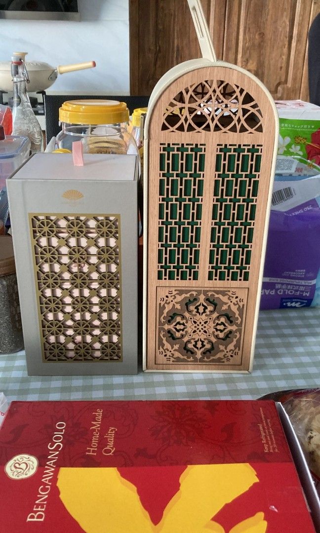 mandrin oriental mooncake boxes, Furniture & Home Living, Kitchenware ...