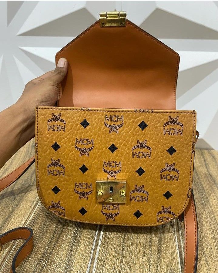 Mcm pvc mix kulit asli, Fesyen Wanita, Tas & Dompet di Carousell