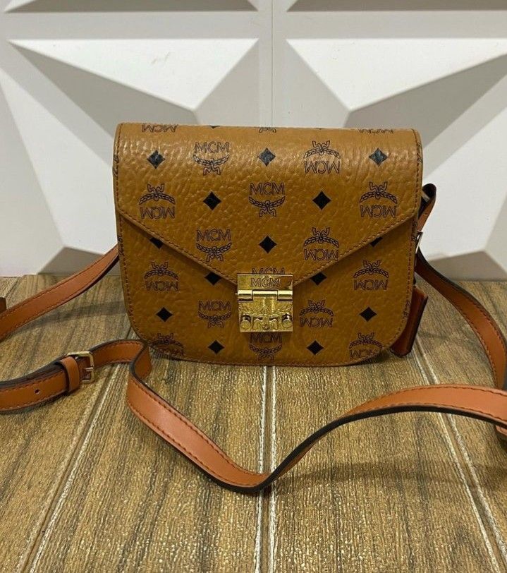 Mcm pvc mix kulit asli, Fesyen Wanita, Tas & Dompet di Carousell