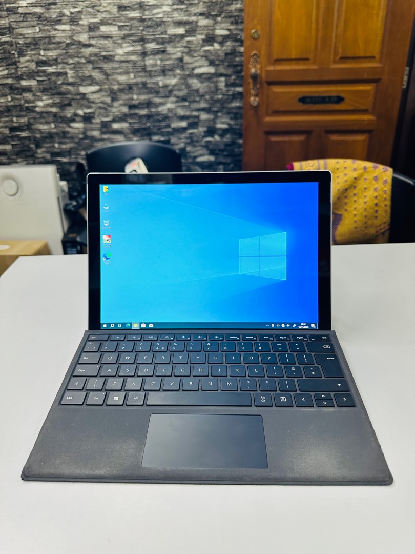 Microsoft Surface Pro 5 core i7-7660U RAM:16GB SSD:512GB with keyboard ...