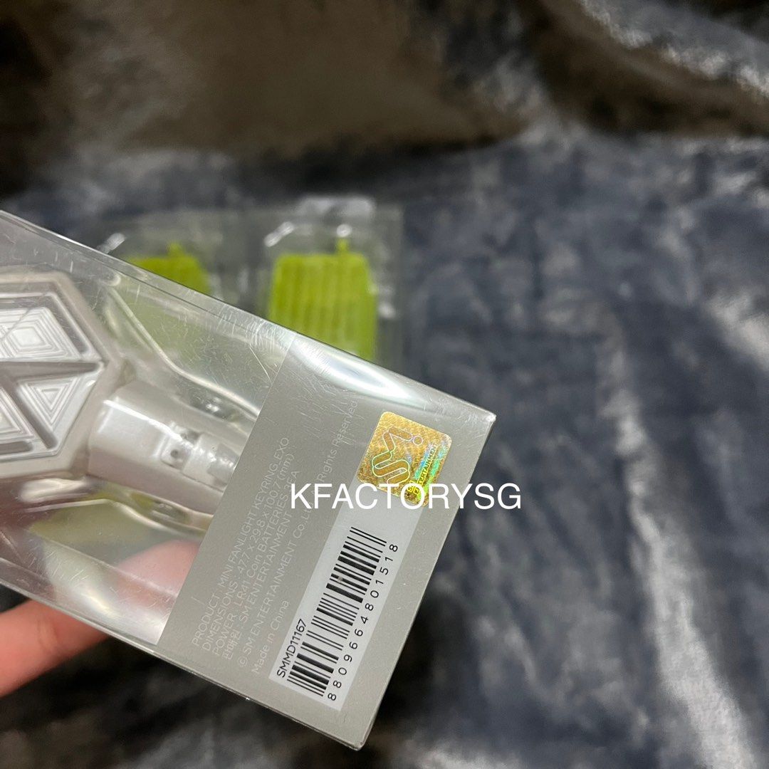 NCT & EXO OFFICIAL MINI LIGHTSTICK KEYRING, Hobbies & Toys, Memorabilia ...
