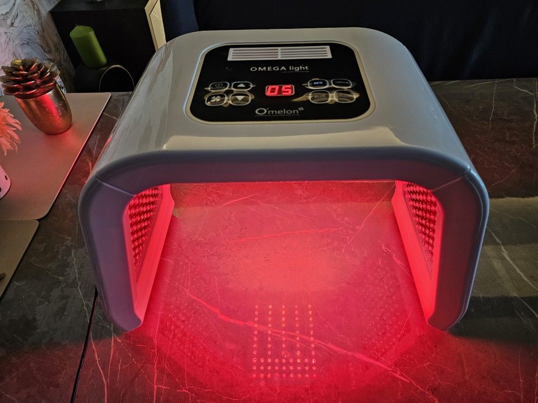 Omega light medical grade LED, Beauty & Personal Care, Face, Face Care ...