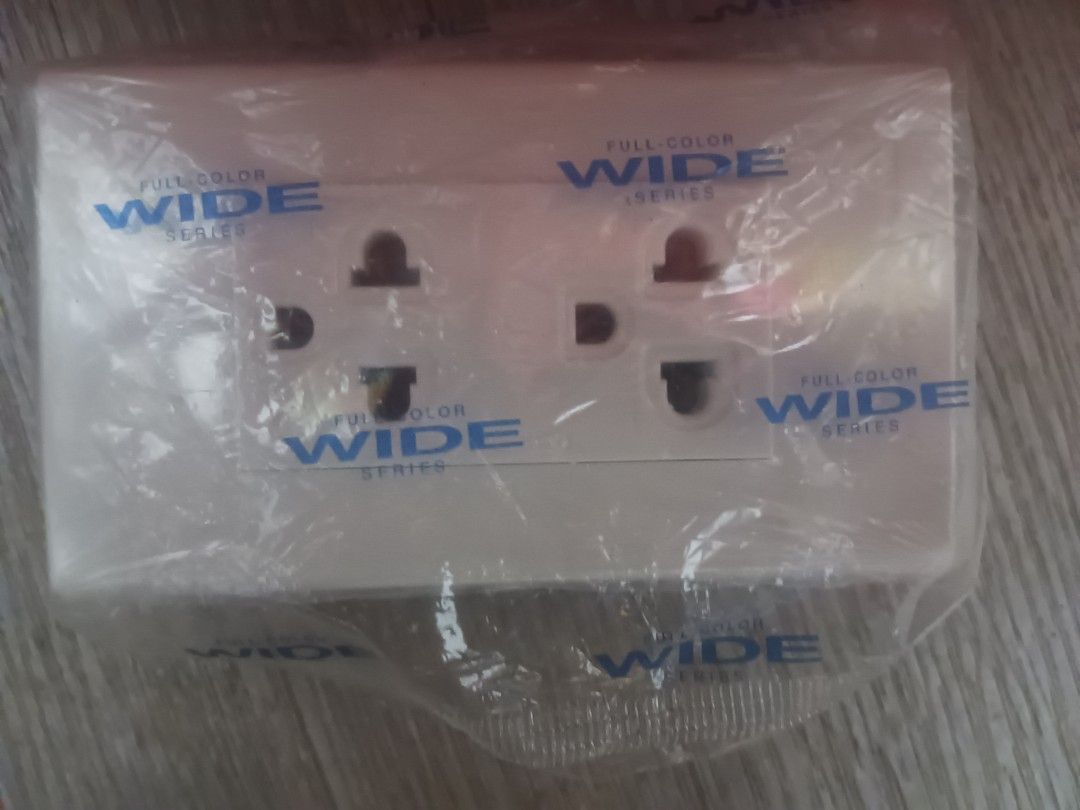 Panasonic wide series duplex universal outlet, Commercial & Industrial ...