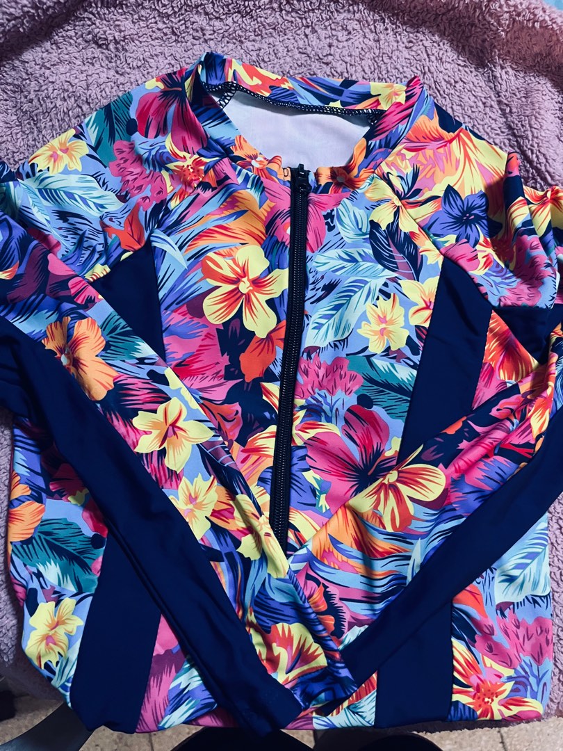 Preloved Shein Rash guard, Women's Fashion, Swimwear, Rash guard on ...