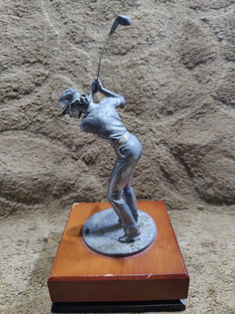 Royal Selangor Pewter - Female Golfer Statue, Hobbies & Toys ...
