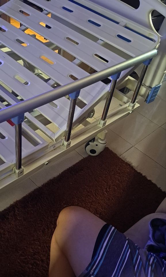 SUREMED HOSPITAL BED 3 CRANKS (With 4 Inches Uratex Foam) GOOD AS NEW ...