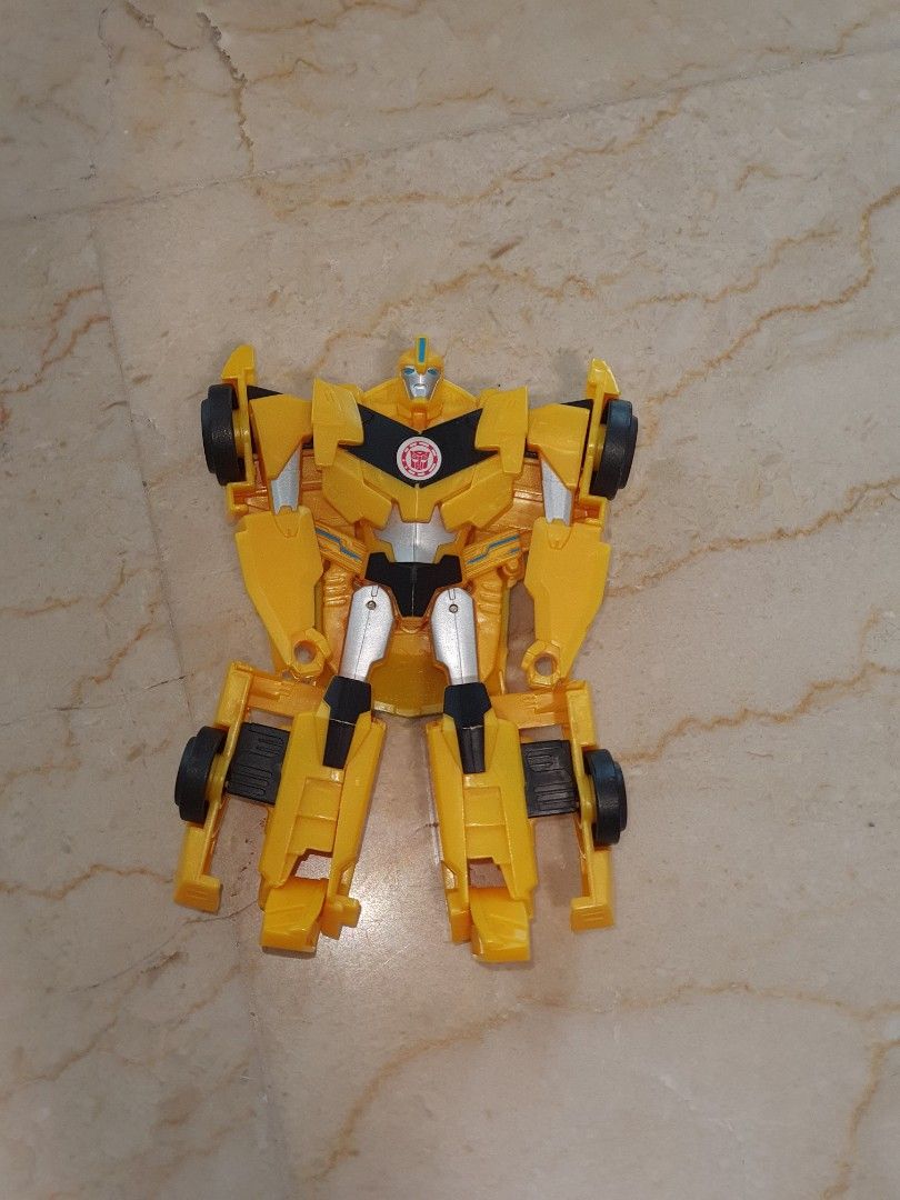 Transformers bumblebee+ friend, Hobbies & Toys, Toys & Games on Carousell