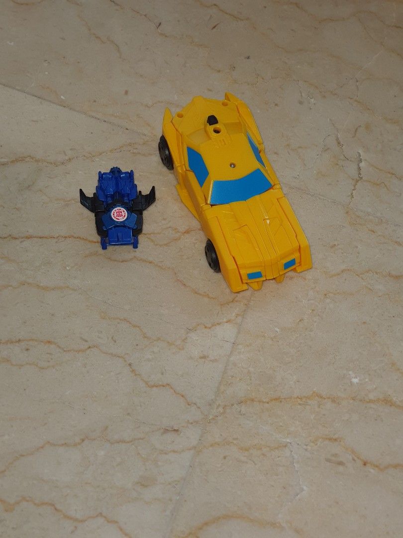 Transformers bumblebee+ friend, Hobbies & Toys, Toys & Games on Carousell