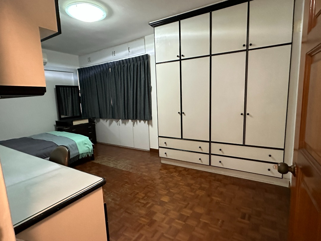 A Few Common Rooms & Pocket Room(1 Pax) Big Window, Aircon:2 Big Baths ...