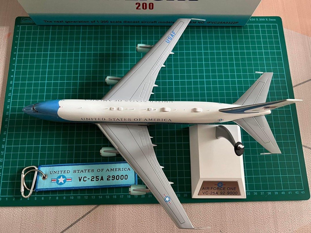 Boeing VC-25A USA Air Force One 29000, Hobbies & Toys, Memorabilia ...