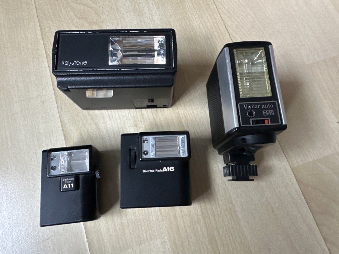 Bunch of vintage flashes for film camera, Photography, Photography Accessories, Flashes on Carousell
