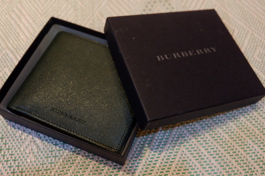 Burberry Bifold Wallet (Black Leather), Men's Fashion, Watches ...