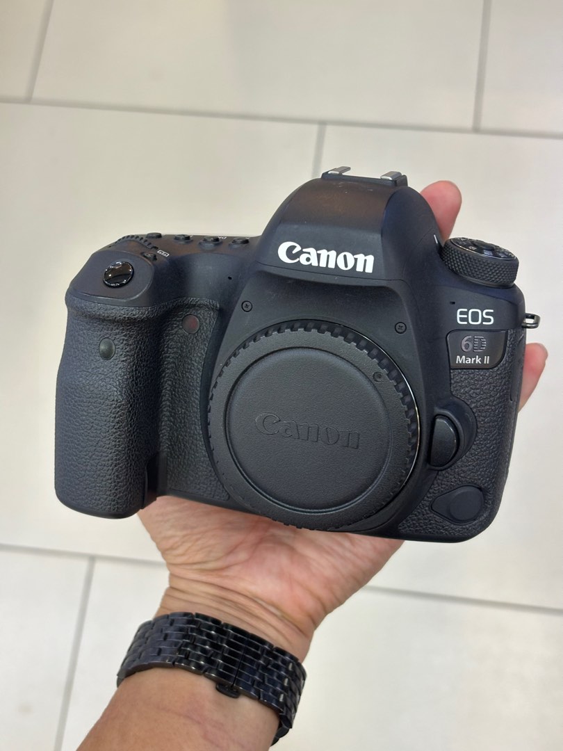 CANON 6D MARK II BODY SHUTTER COUNT 25k, Photography, Cameras on Carousell