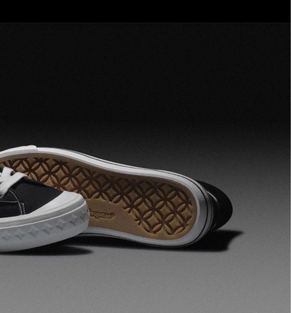 Compass Retrograde Hi Black White, Fesyen Pria, Sepatu , Sneakers di ...