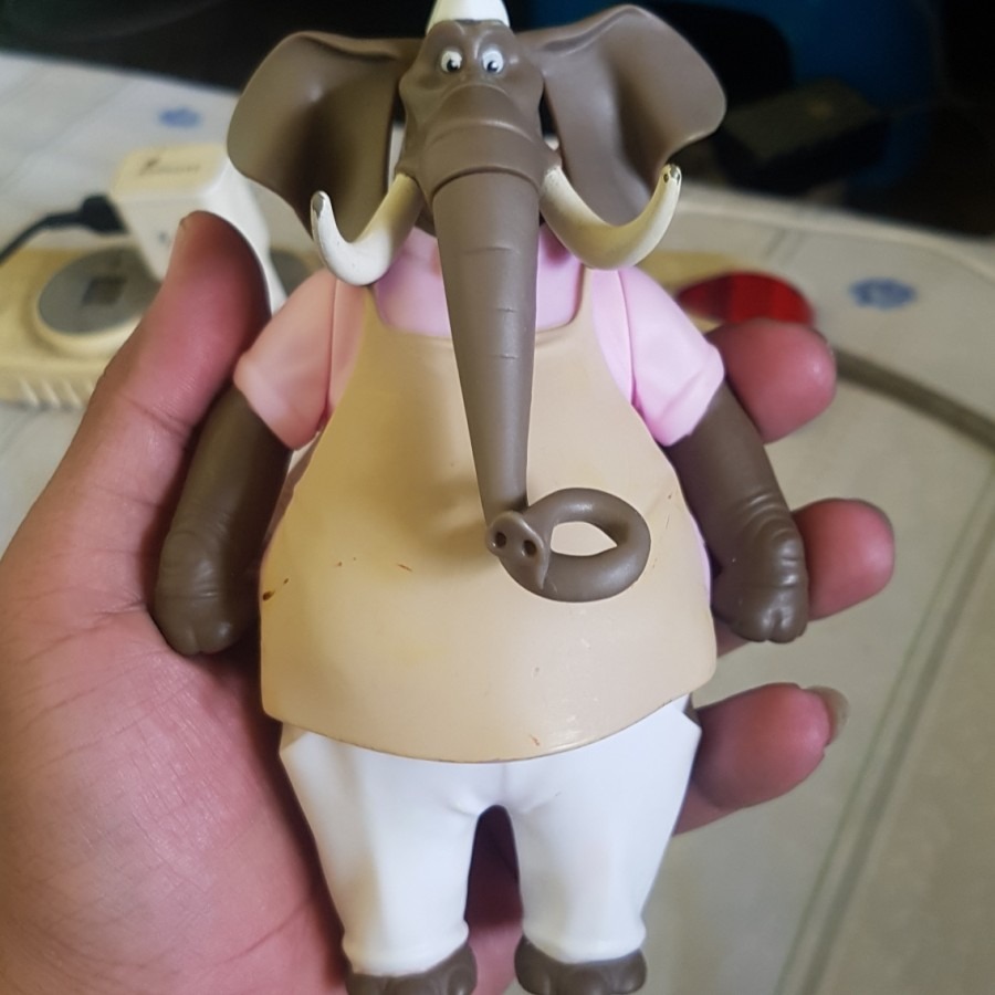 disney tomy zootopia gajah redwood, Toys & Collectibles, Mainan di ...