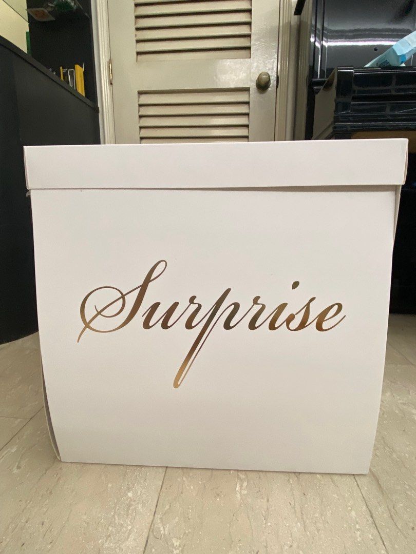 [free] empty surprise Gift box, Hobbies & Toys, Toys & Games on Carousell
