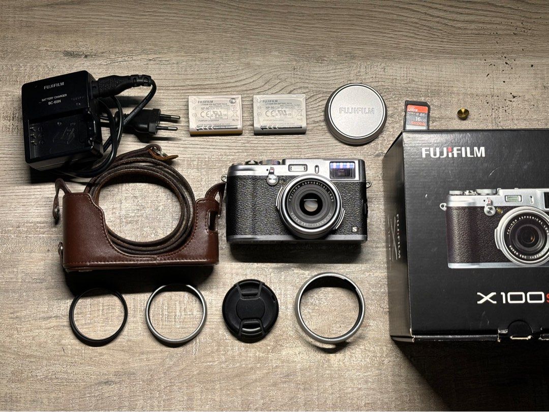 Fujifilm X100S Silver, Photography, Cameras on Carousell