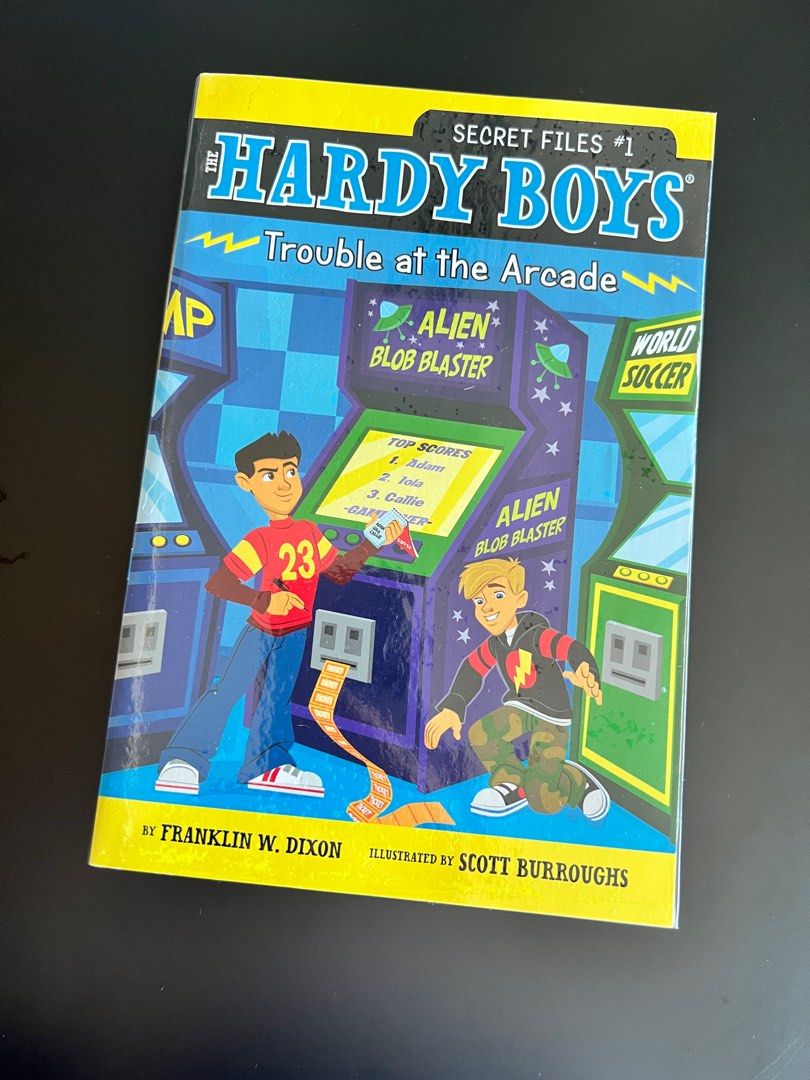 Hardy boys secret files 1-5, 興趣及遊戲, 書本 & 文具, 小說及非小說 - Carousell