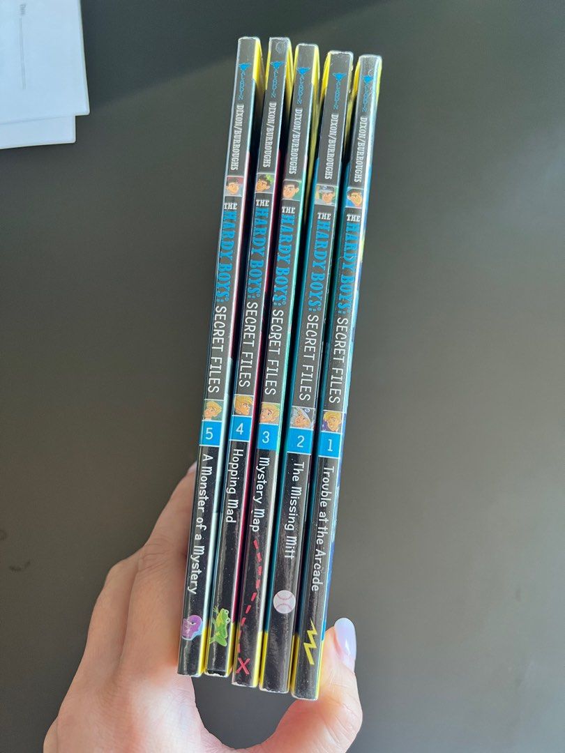 Hardy boys secret files 1-5, 興趣及遊戲, 書本 & 文具, 小說及非小說 - Carousell