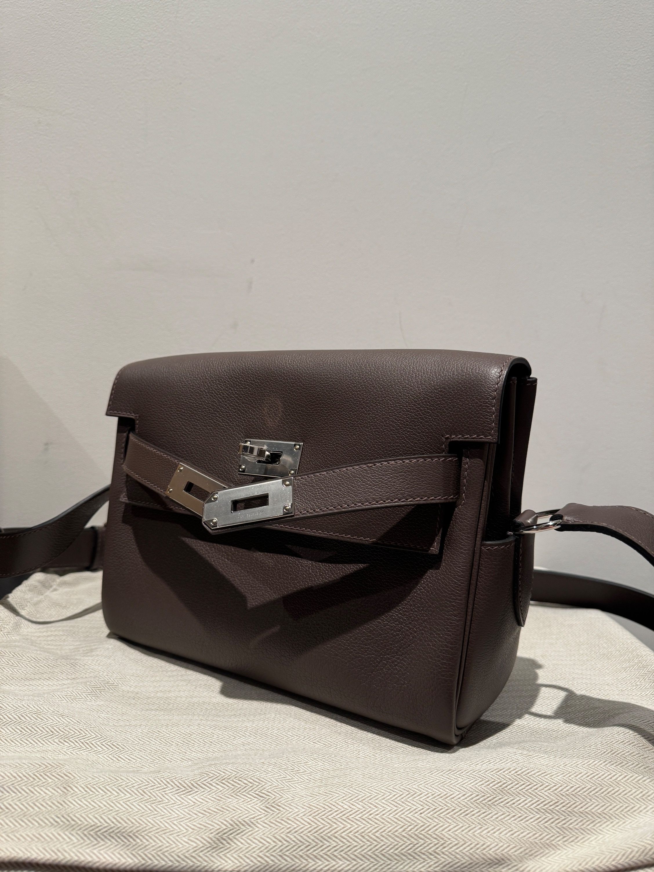 Hermes Kelly Messenger PM Ecorce, Luxury, Bags & Wallets on Carousell