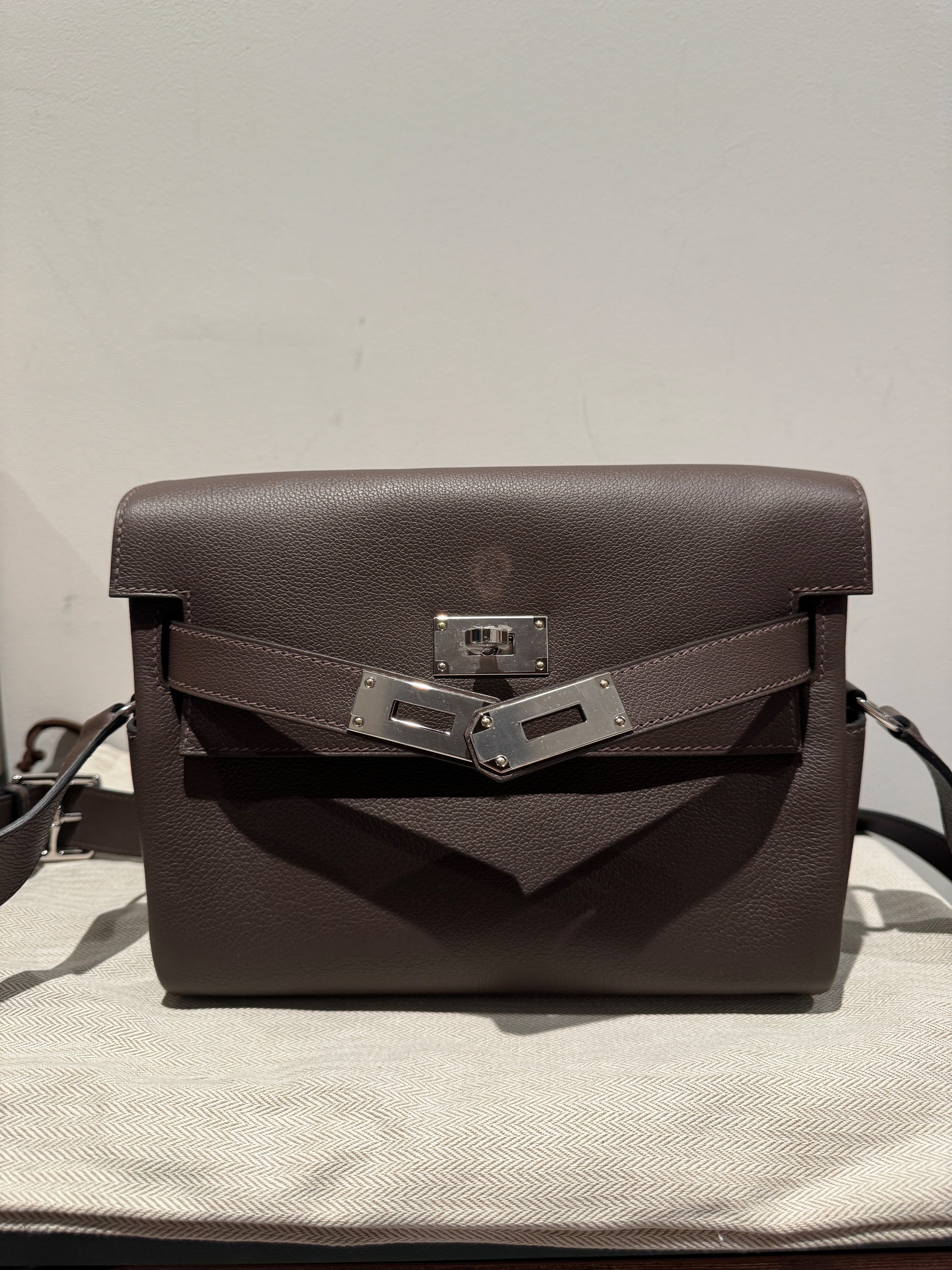Hermes Kelly Messenger PM Ecorce, Luxury, Bags & Wallets on Carousell