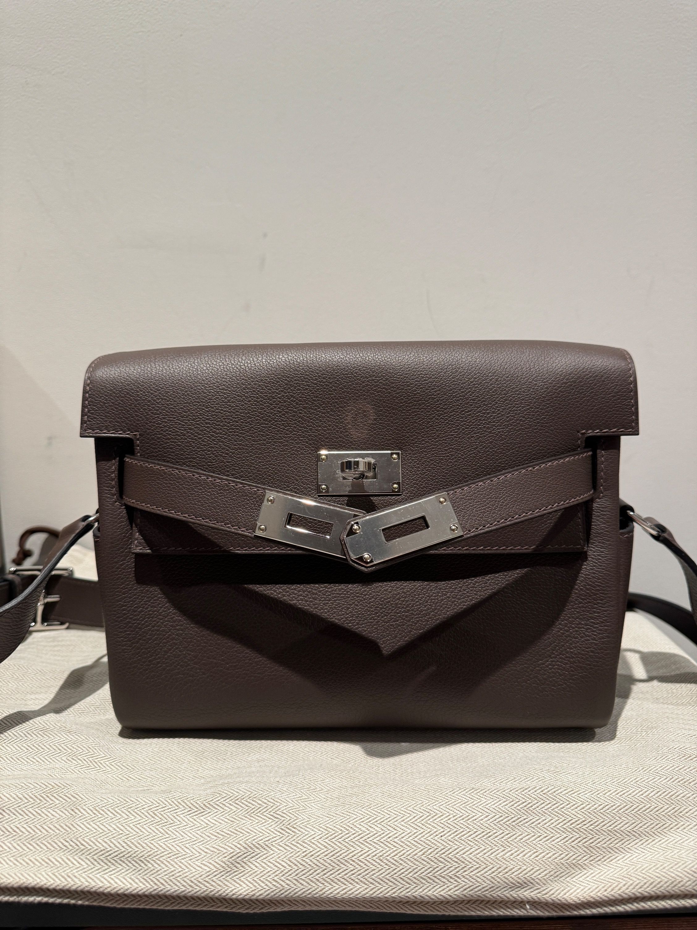 Hermes Kelly Messenger PM Ecorce, Luxury, Bags & Wallets on Carousell