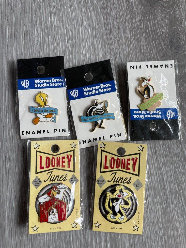 Looney Tunes pins, Hobbies & Toys, Memorabilia & Collectibles, Vintage ...