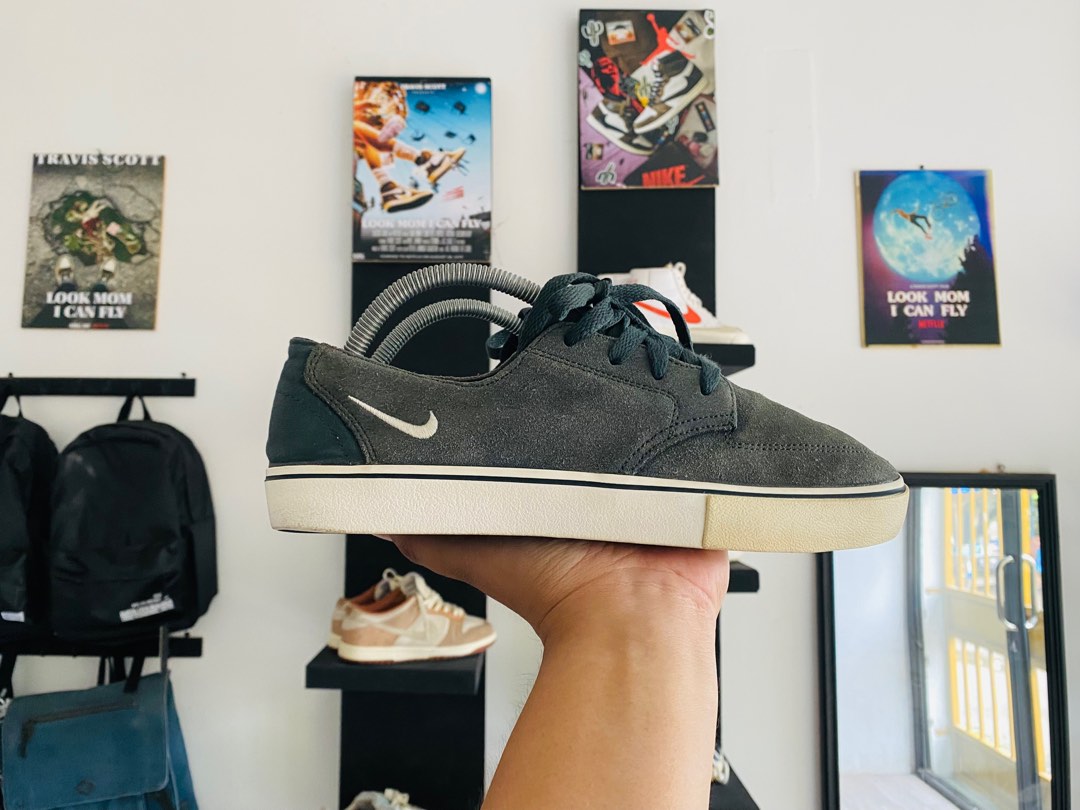 Nike braata lR black white, Fesyen Pria, Sepatu , Sneakers di Carousell